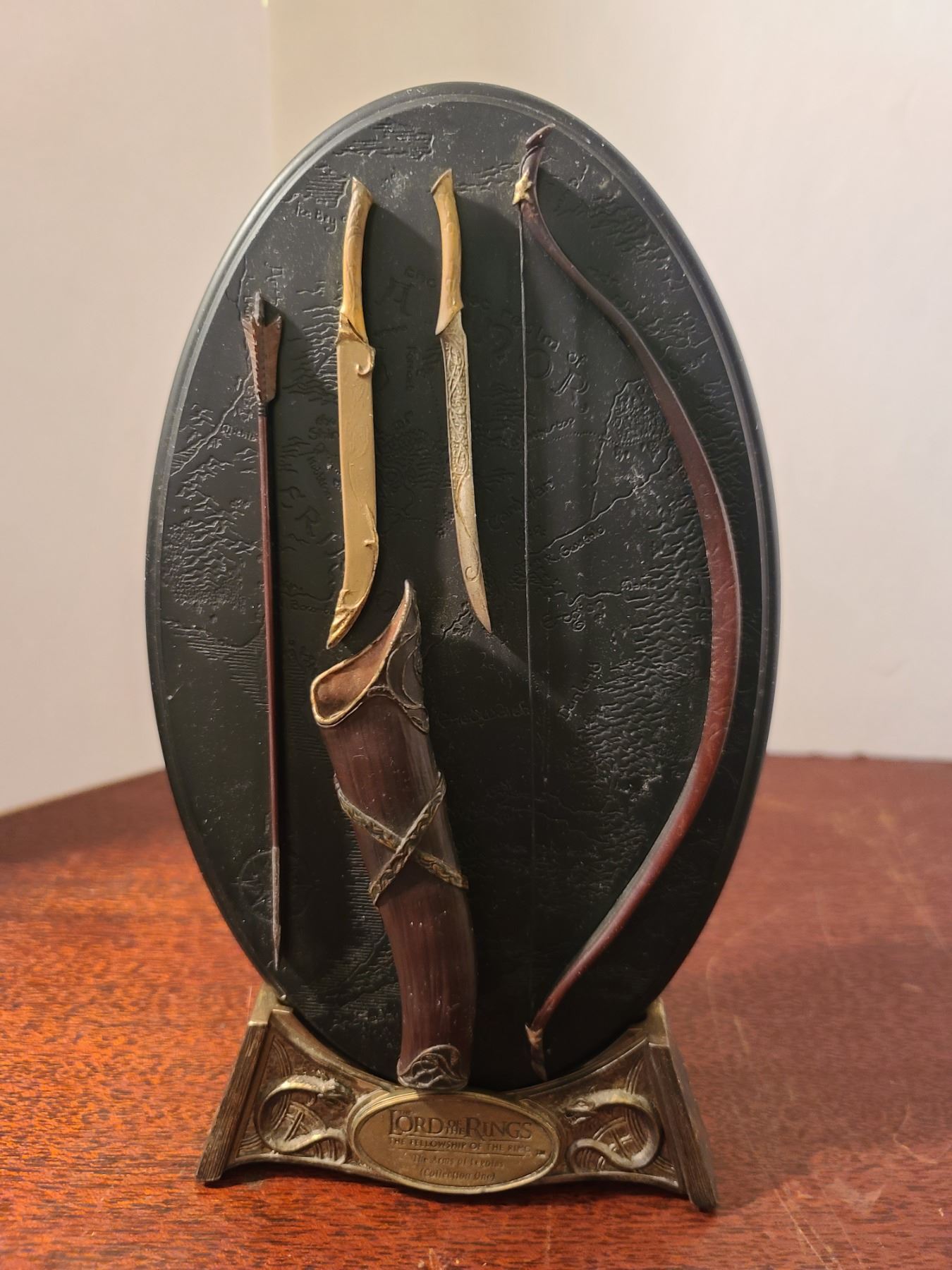 The Arms of Legolas Collection1 Plaque w/Stand, 10"