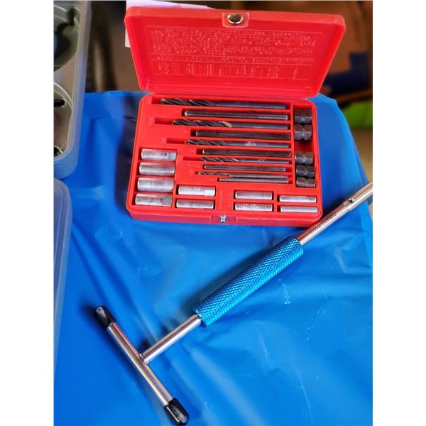 BLUE POINT LOT OF 2 SCREW EXTRACTOR SET NO 1020 AND TH10 TURBO HAND DRIVE