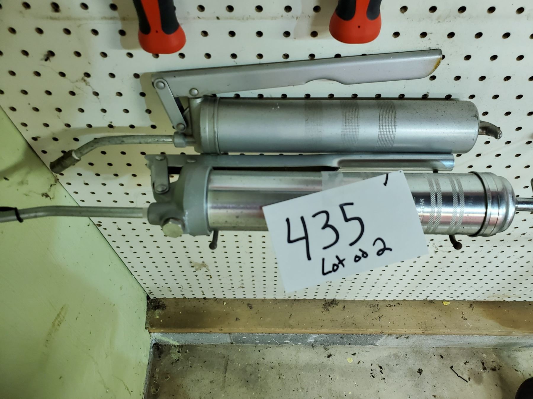LOT OF 2 GREASE GUNS, 1 IS BLUE POINT