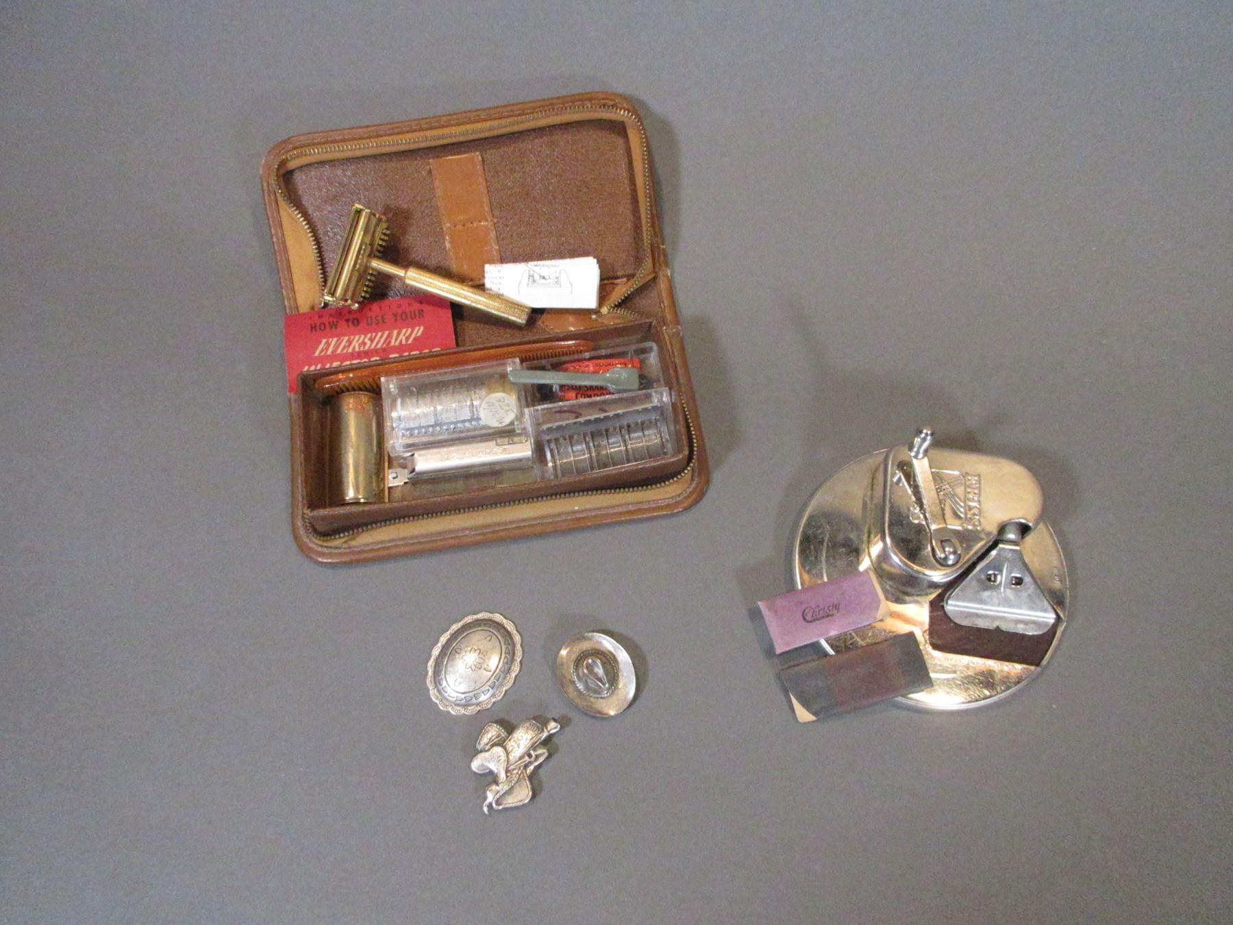 Razor With Criss-Cross Blade- Sharpener- 3 Silver Plate Button Covers