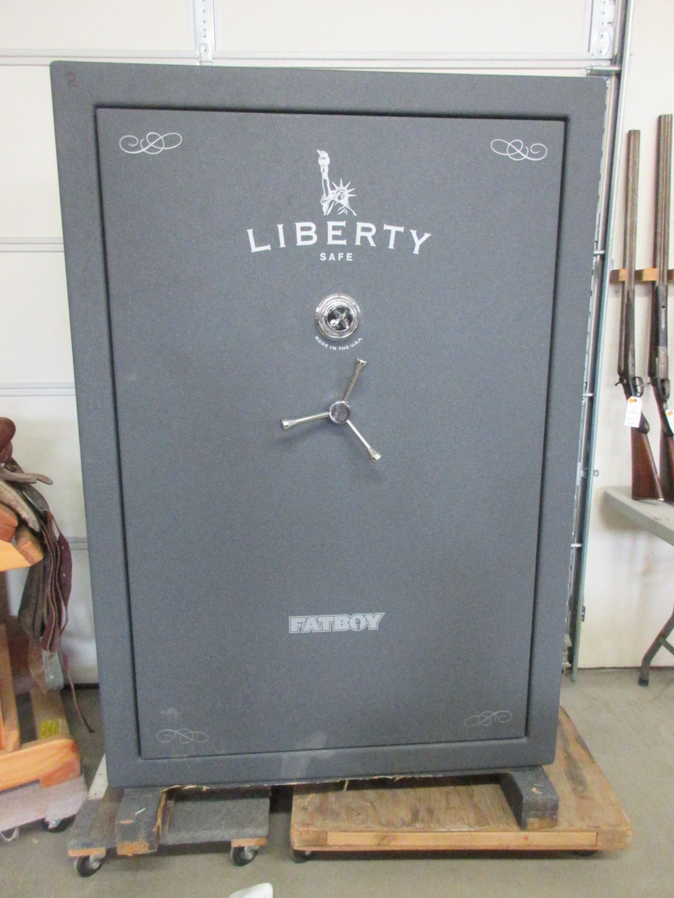 Liberty Fatboy Gun Safe- Combination And Keys- Handgun Pockets On Door ...