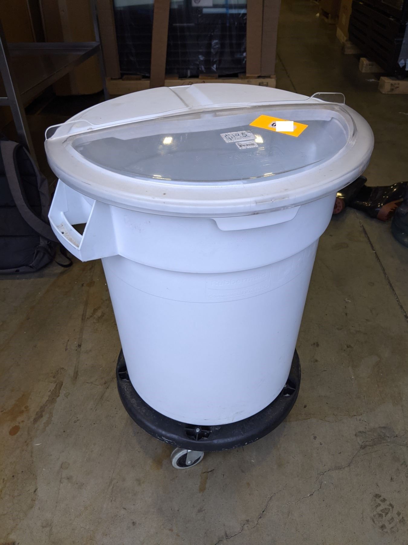 Round ingredient bin on casters