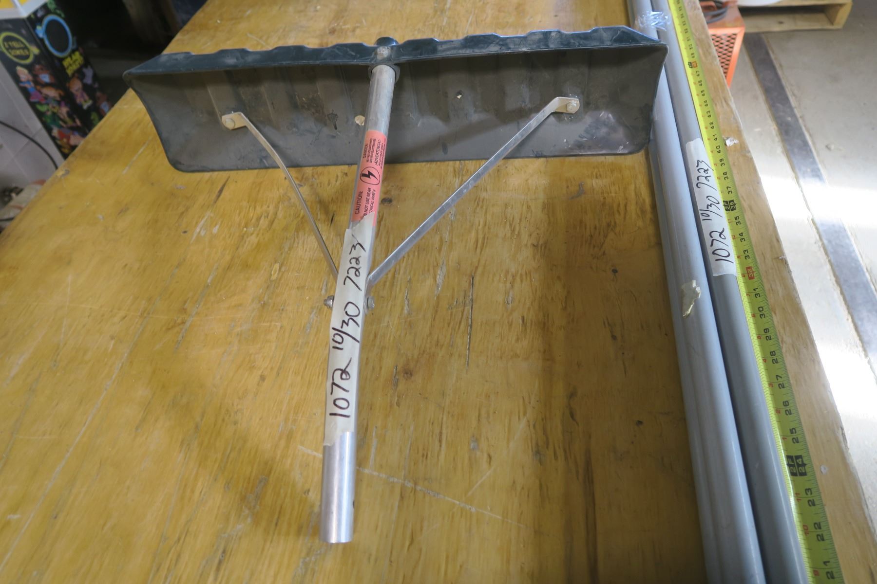 Snow / Roof Rake w/ 5ft. Extension Poles