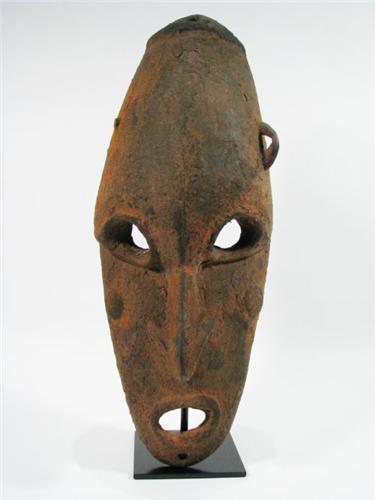 AN OLD IATMUL CANOE SHIELD ANCESTOR MASK, of