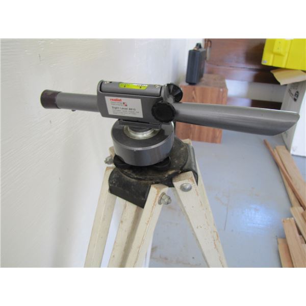 realist David White Insturments sight level 8810 with tripod and ...