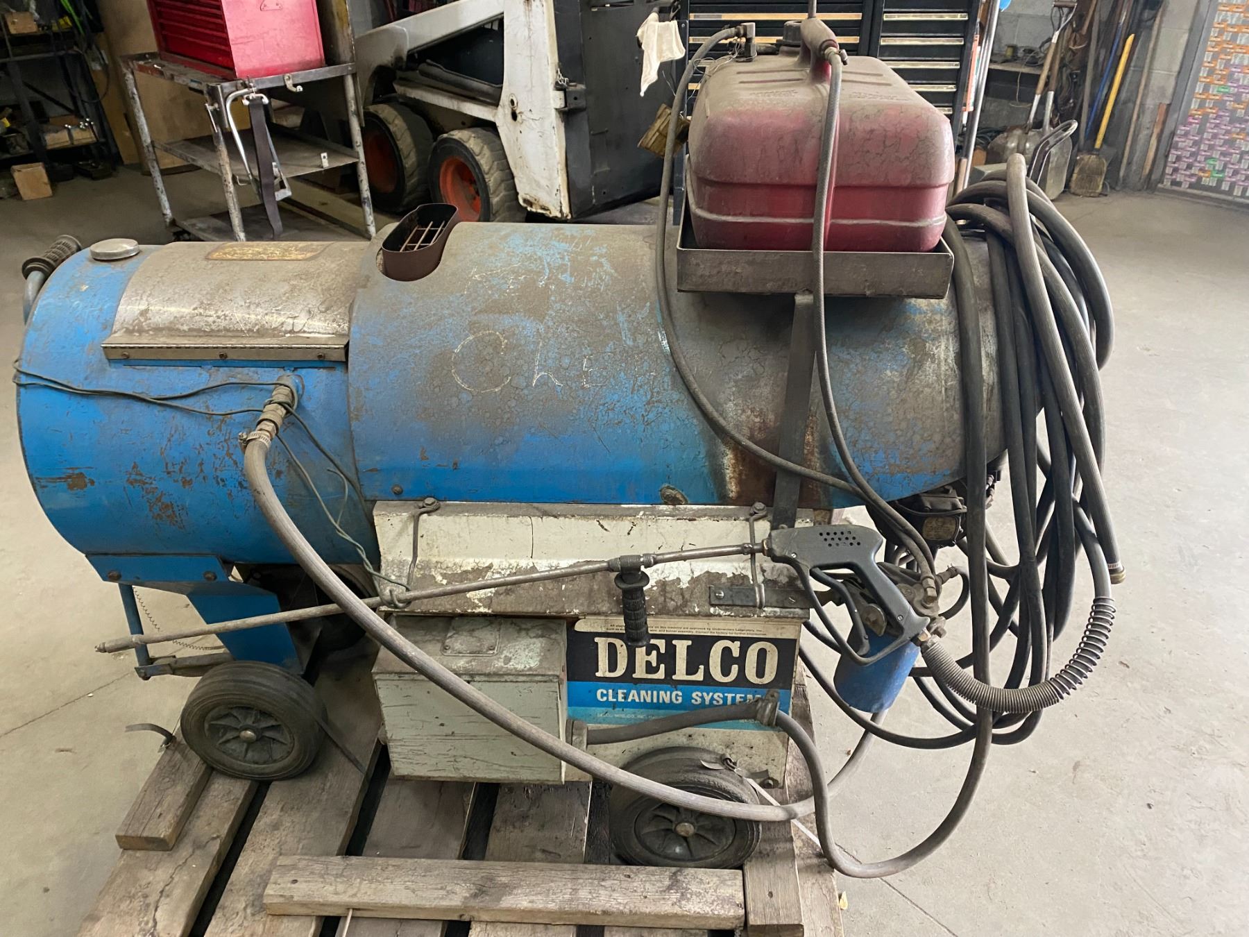 Delco cleaning system diesel fired pressure washer