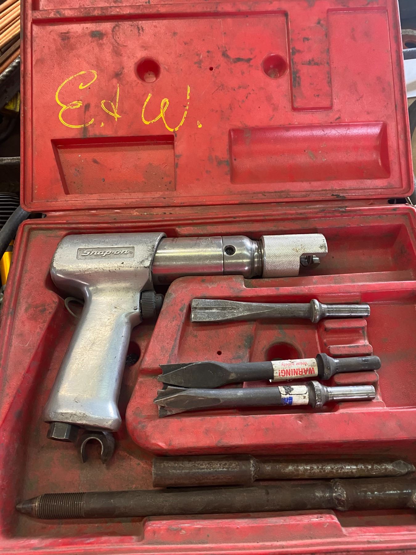 Snap-on air chisel