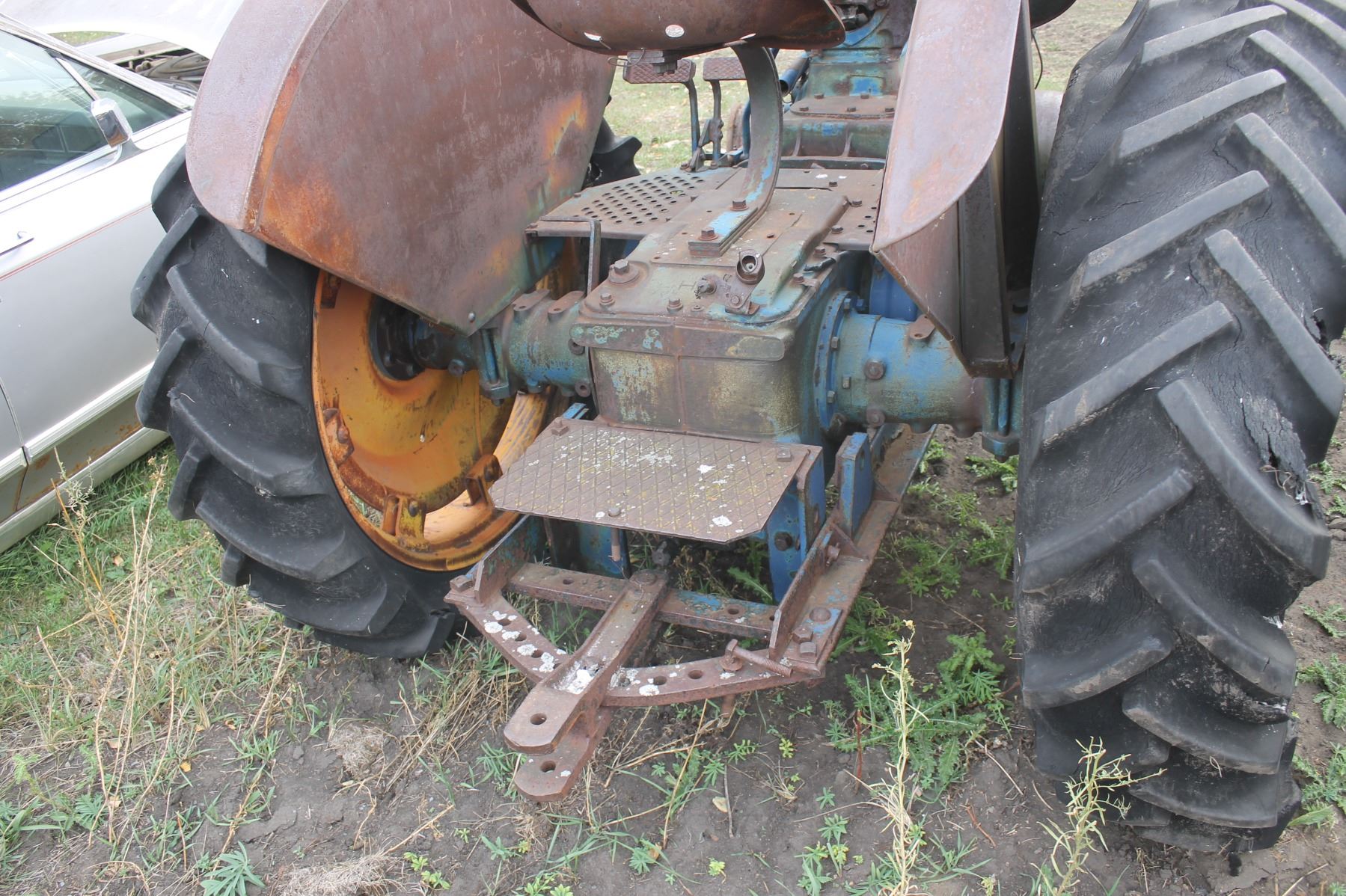 Fordson-Major Tractor s/n 3218271 ; Crank Start; 4cyl Gas; Belt Pulley ...