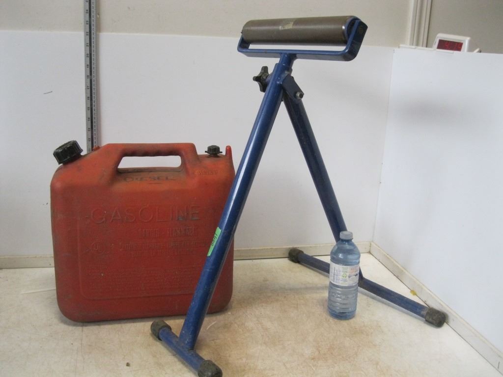 Jerry Can / Adjustable stand with roller