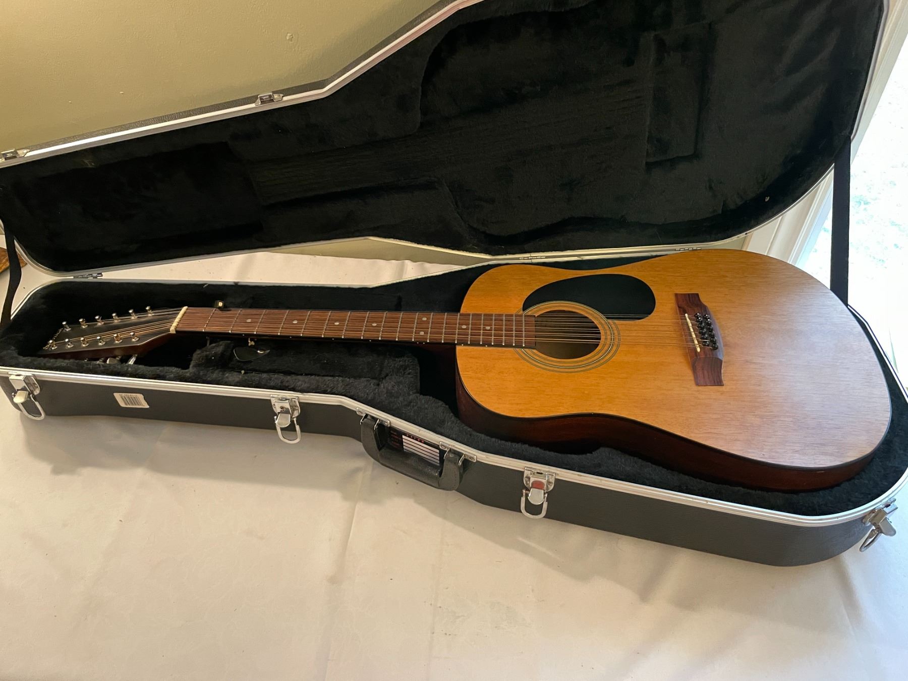 Samick 12 String Guitar Model LW-015-12 with Gator case