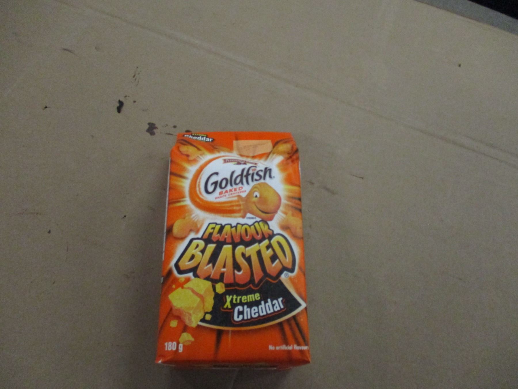 GOLDFISH EXTREME CHEDDAR CRACKERS (180 G) - PER BAG