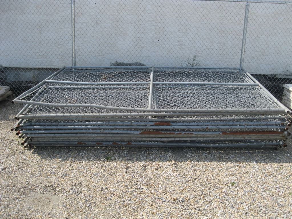 4 Chain - Link Panels 4 Panels in a lot 10' x 78"