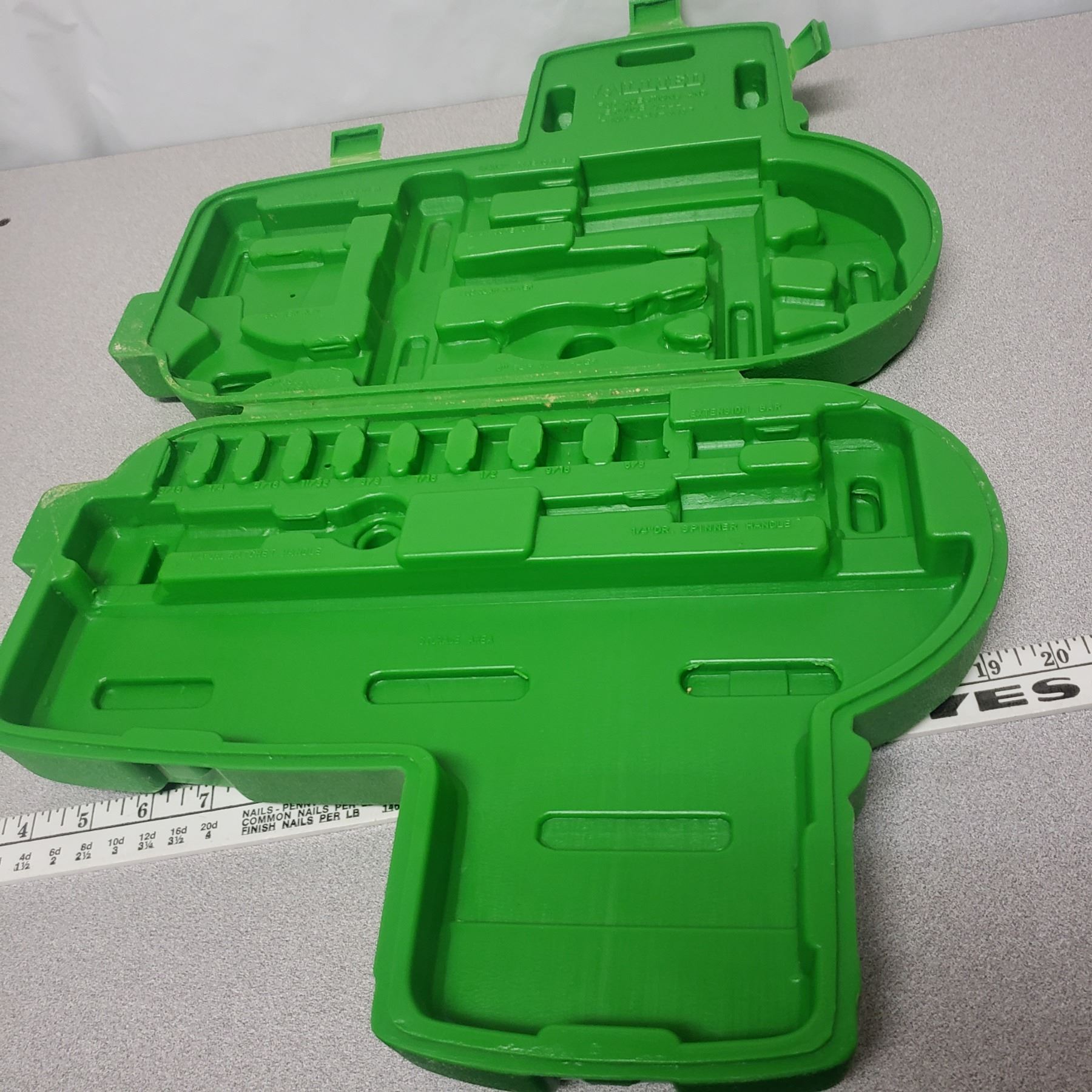 Allied Tractor Tool Box - Schmalz Auctions