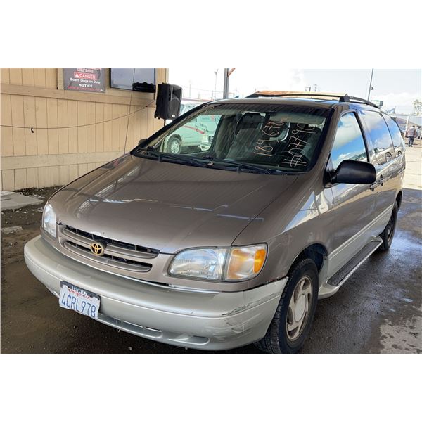 1998 Toyota Sienna