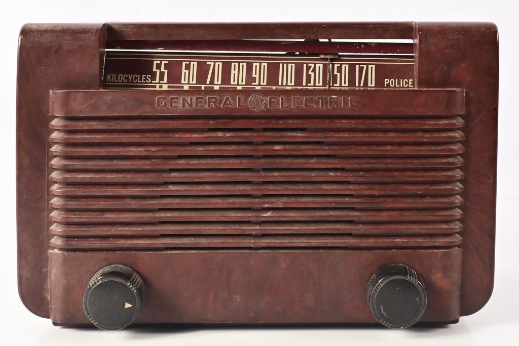 Vintage General Electric Tube Radio