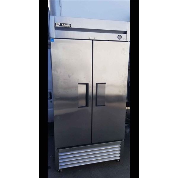 True double door upright cooler