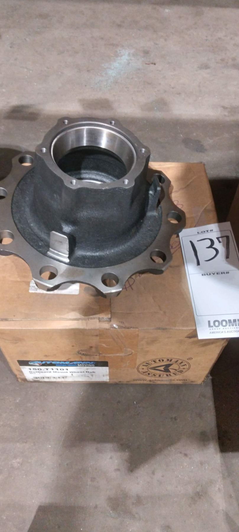Small-Big Bearing hub for a trailer