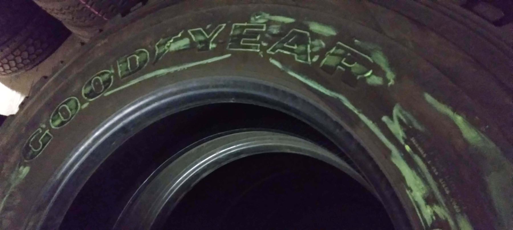 LIKE-NEW GOODYEAR UNISTEEL TIRES G328 11R 22.5 (X4)