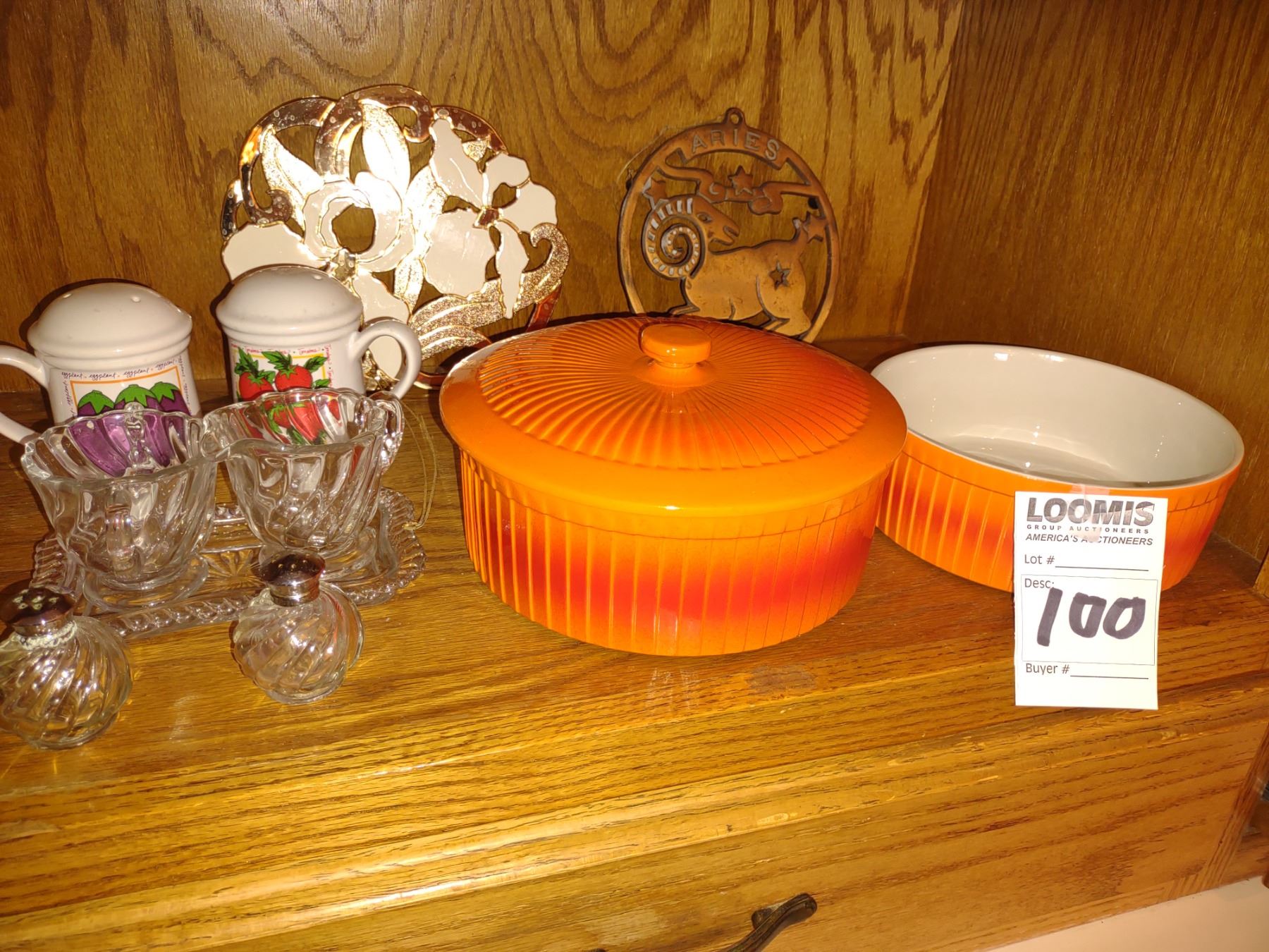 LOT OF VINTAGE HALL COOKWARE, FASTORIA CREAMER SET