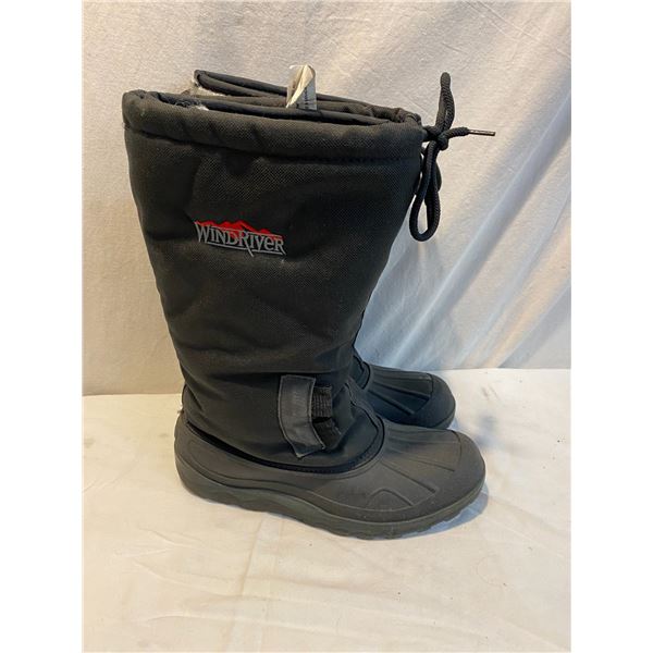 Wind River boots size 8