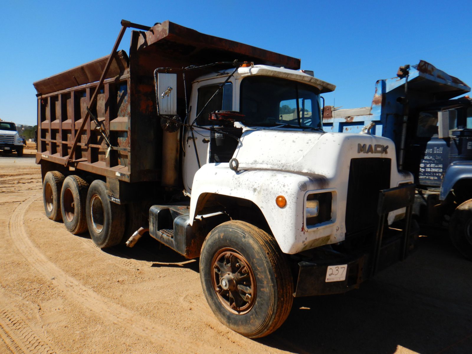1977 MACK DM685 Dump Truck