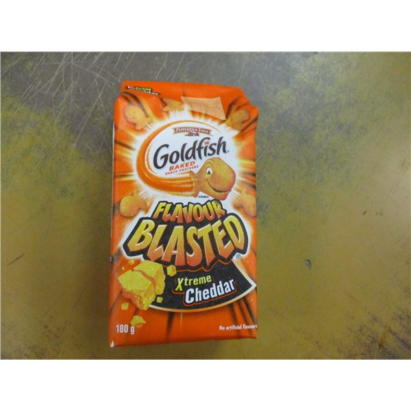 GOLDFISH EXTREME CHEDDAR CRACKERS (180 G) - PER BAG