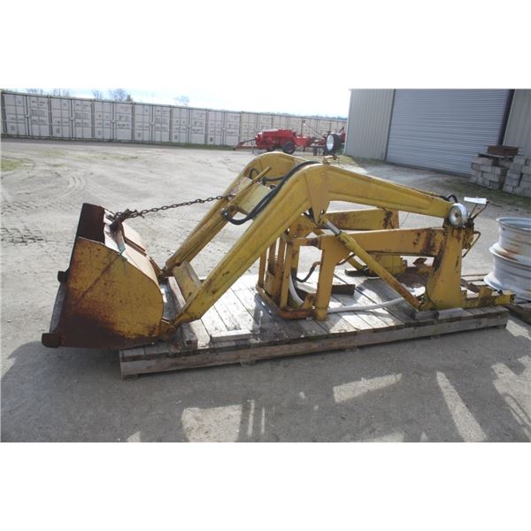 MF 99 loader with bucket
