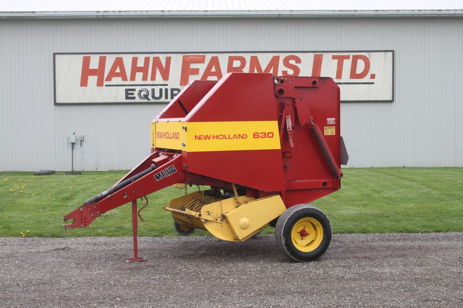 New Holland 630 4x4 round baler, electric tie, ramp