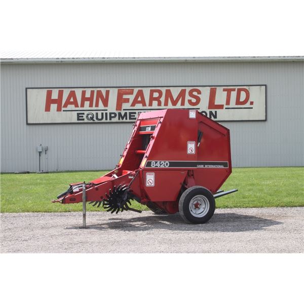 CIH 8420 4x4 round baler, ramp, crowder wheels, hydraulic tie