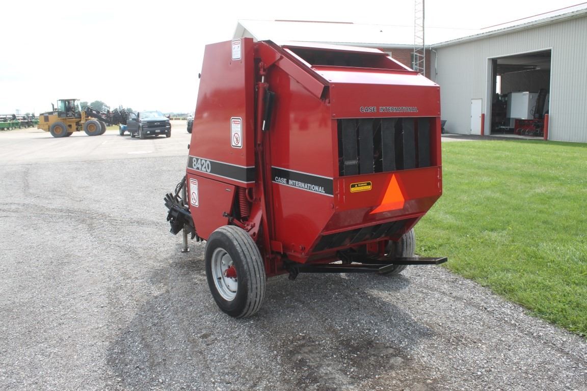 CIH 8420 4x4 round baler, ramp, crowder wheels, hydraulic tie
