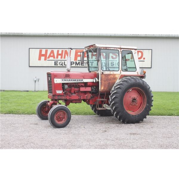 IH 656 2wd tractor, cab, Hydro, 18.4x34, 3790 hours, one owner