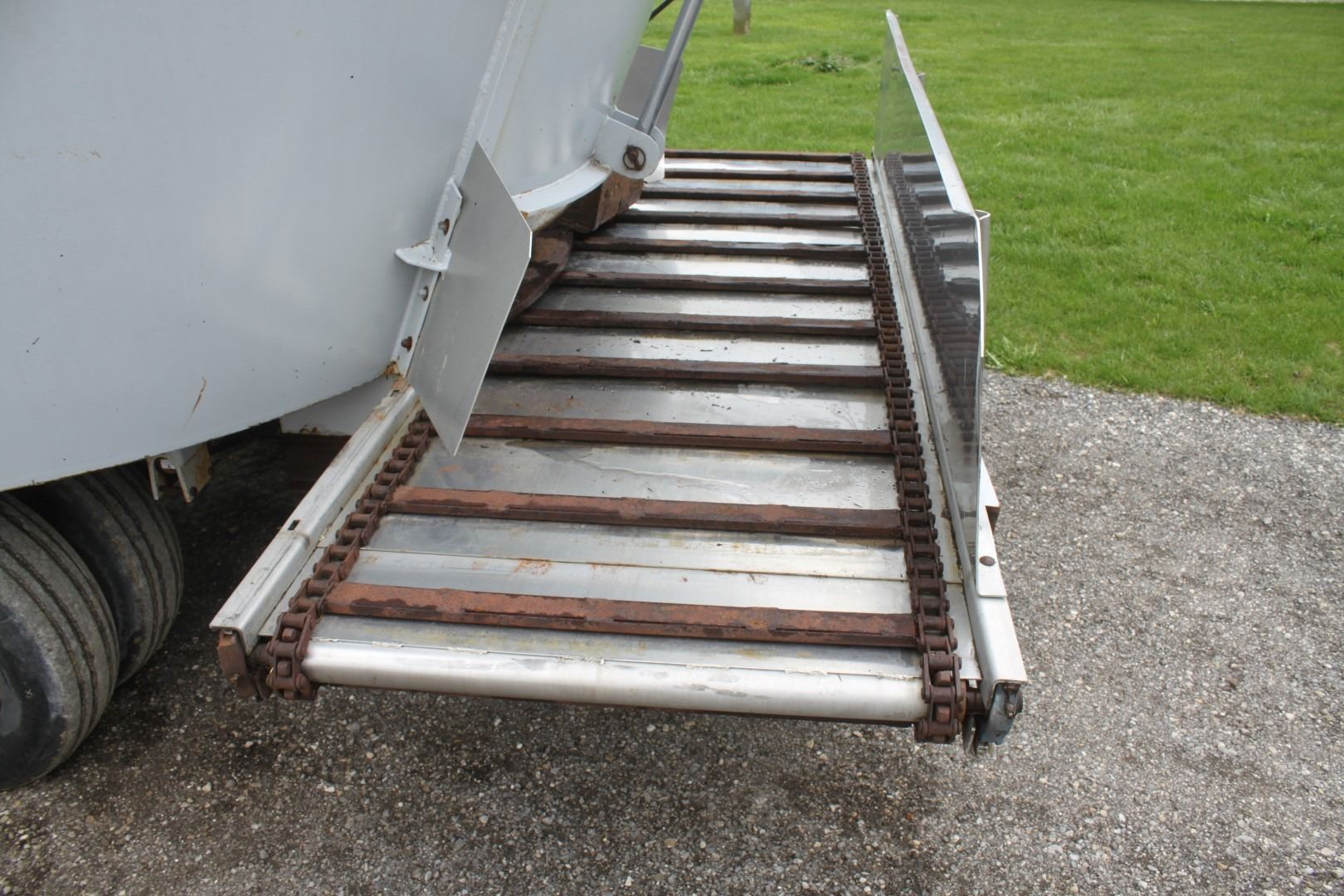 Penta 4100 single axle mixer wagon, single verticle screw, scales ...