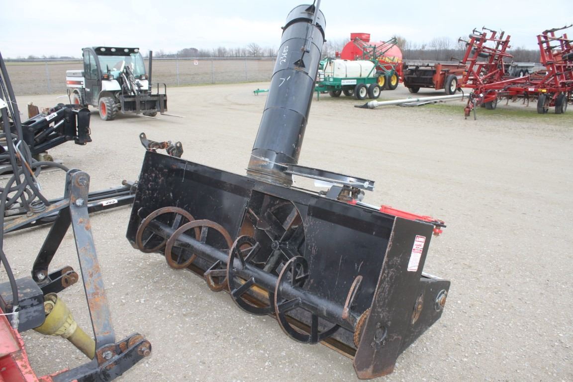 Lucknow 84" snowblower, hydraulic turn, low use, Local Municipal Unit ...