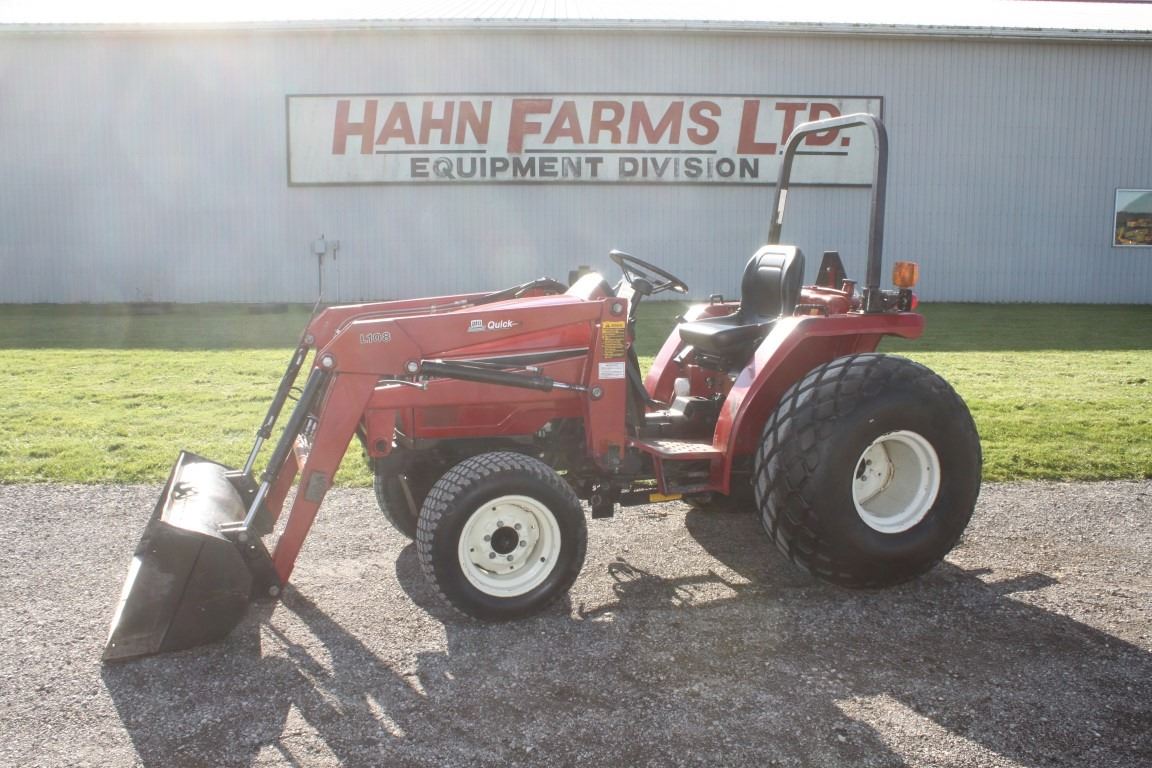 CIH 1130 4wd compact tractor, Alo L108 loader