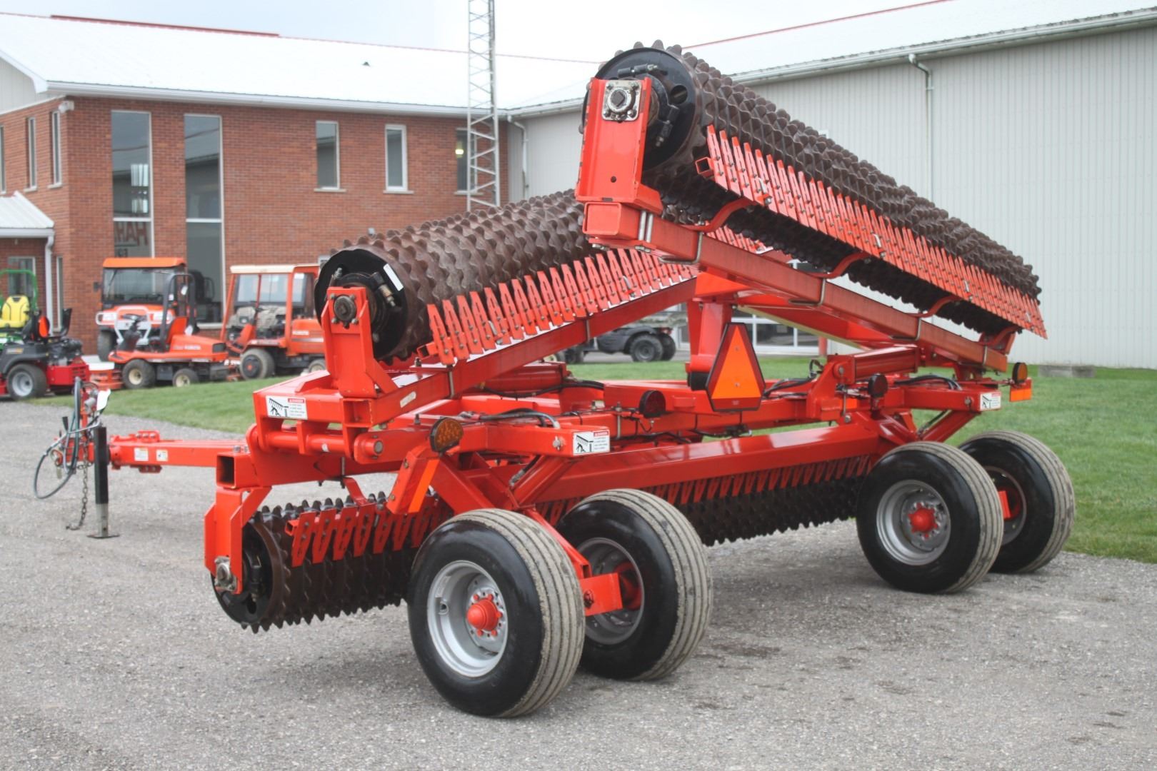 Kuhn 46' hydraulic folding packer, ductile wheels, scrapers, very nice