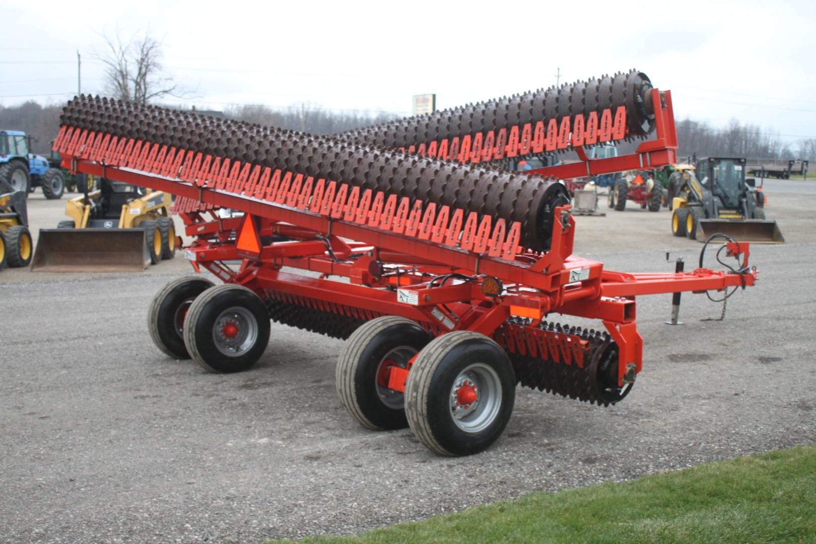 Kuhn 46' hydraulic folding packer, ductile wheels, scrapers, very nice