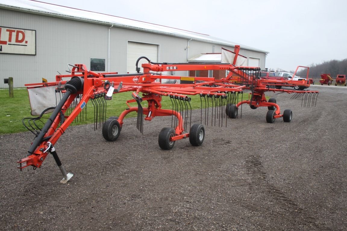 Kuhn GA9032 Masterdrive hydraulic swing twin rotary rakes, walking ...