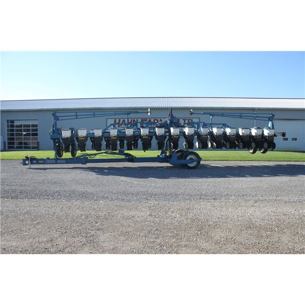 Kinze 3600 16/31 interplant, notill planter, KPM II monitor, finger ...
