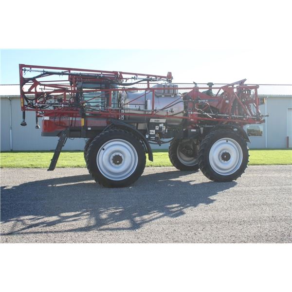 CIH SPX3310 self-propelled sprayer, 60/90' boom, 1000 gal stainless ...