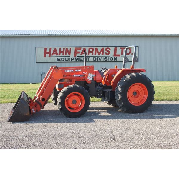Kubota M9000 4wd tractor, utility special, rops, 2 remotes, 18.4x30 ...