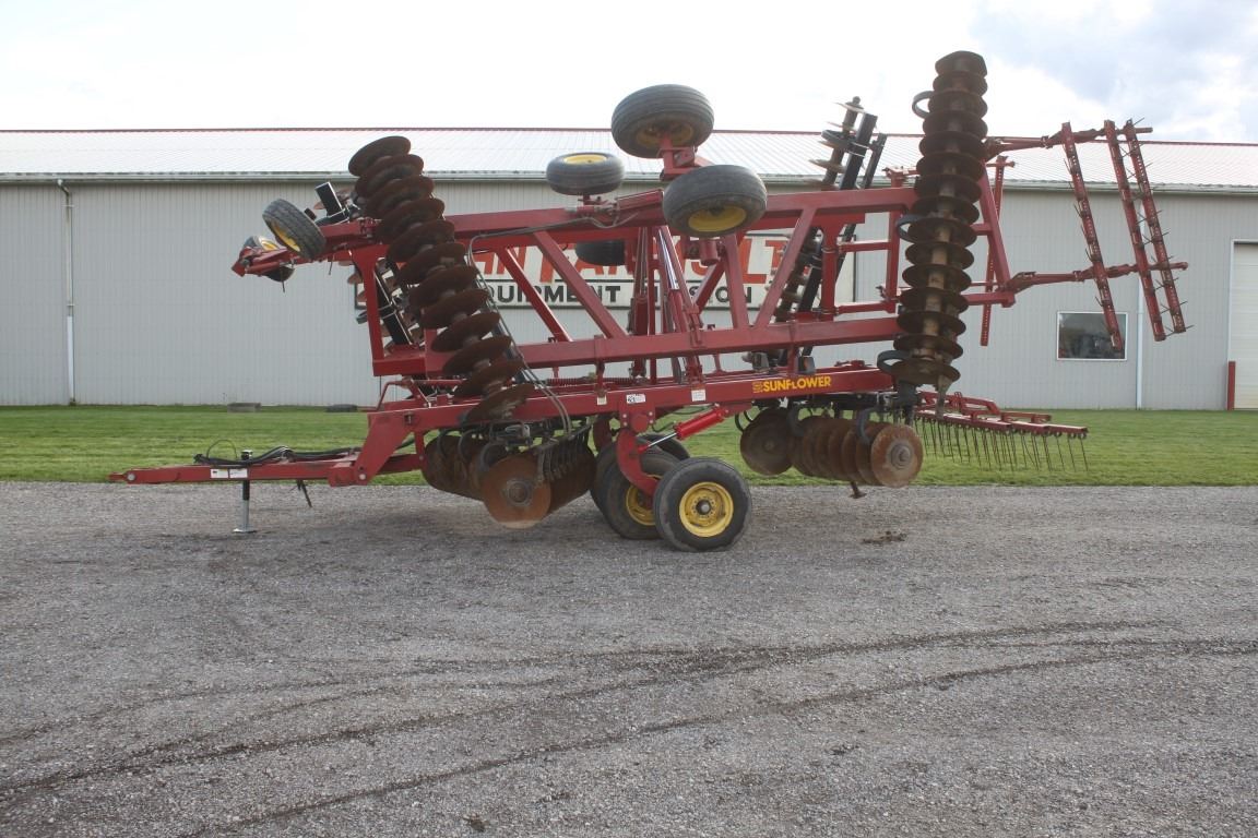 Sunflower 1433 25' hydraulic folding disc