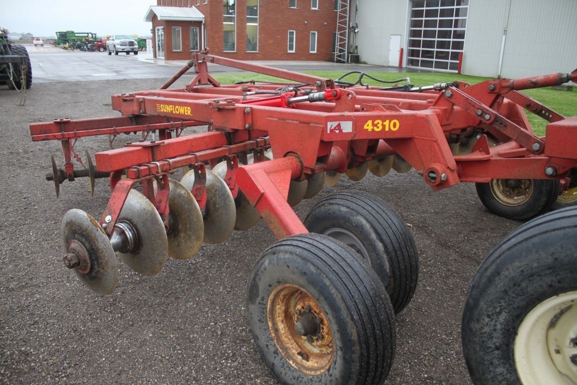 Sunflower 4310-14 7 shank disc ripper, 5 bar spike harrow, automatic ...