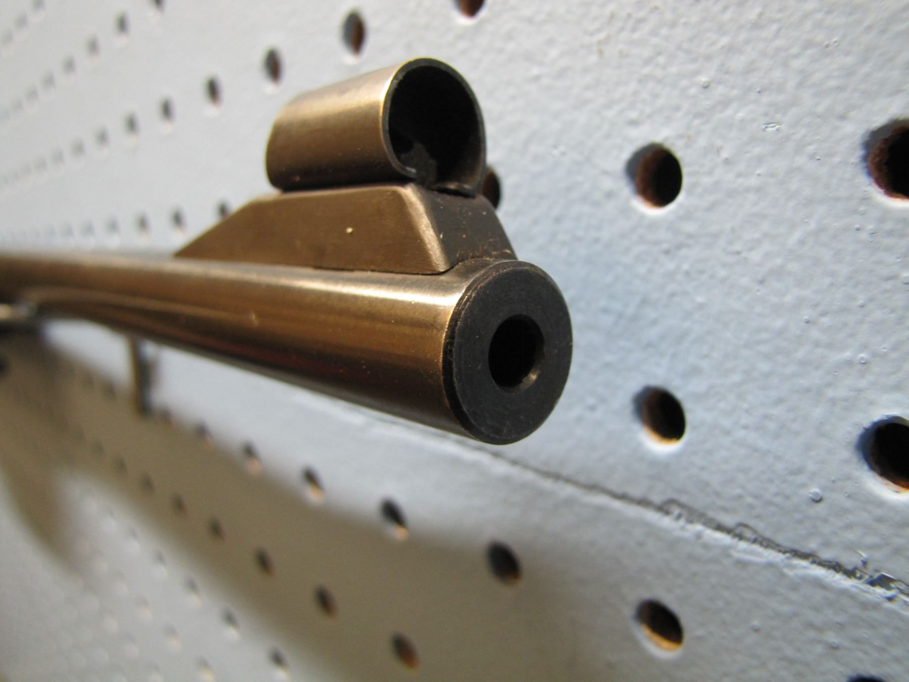 CIL/Anschutz model 300; semi auto; .22LR; clip; S/N 007087