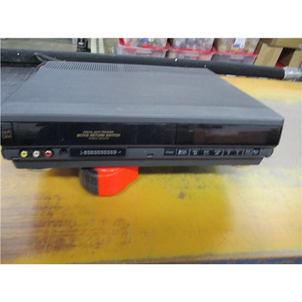 HITACHI VHS PLAYER