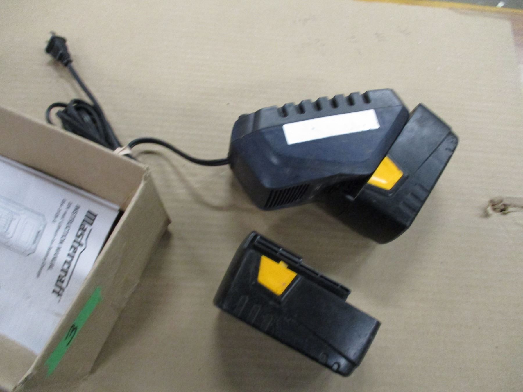 MASTERCRAFT 18 VOLT BATTERIES (2) & CHARGER
