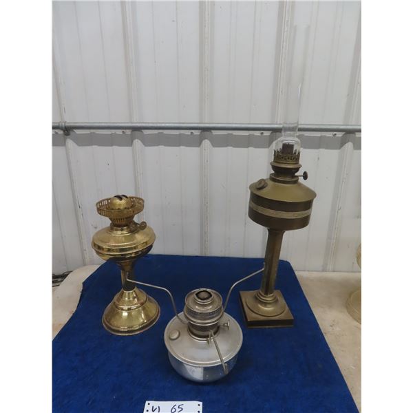 3 Oil Lamps Aladdin And Coal Oil Mcsherry Auction Service Ltd