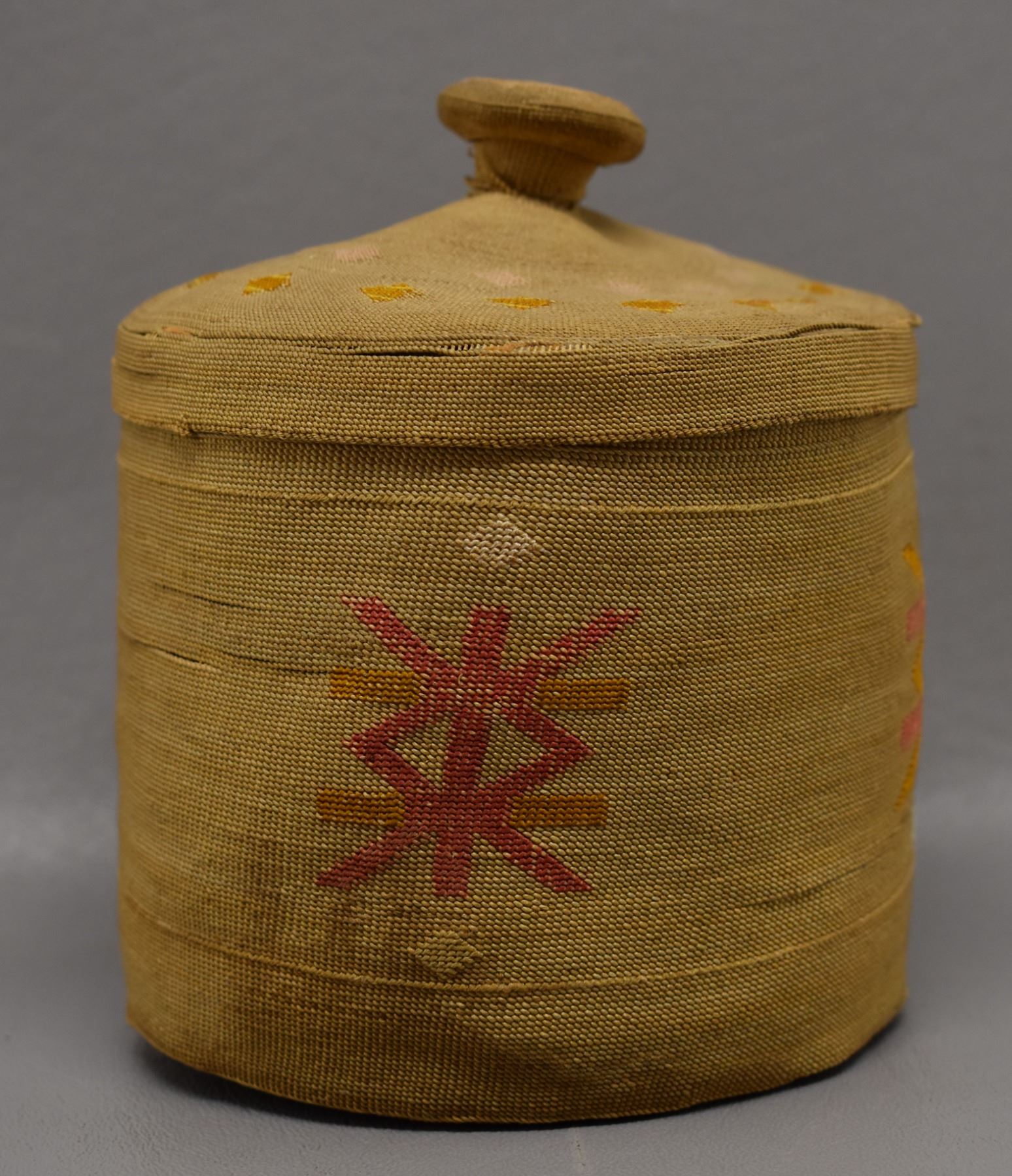 NATIVE AMERICAN TLINGIT BASKETRY CONTAINER