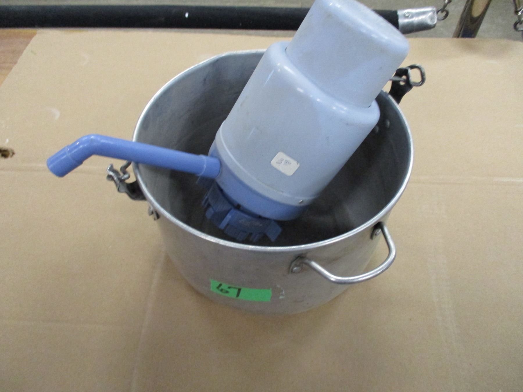 ALUMINUM STOCK POT, WATER PUMP