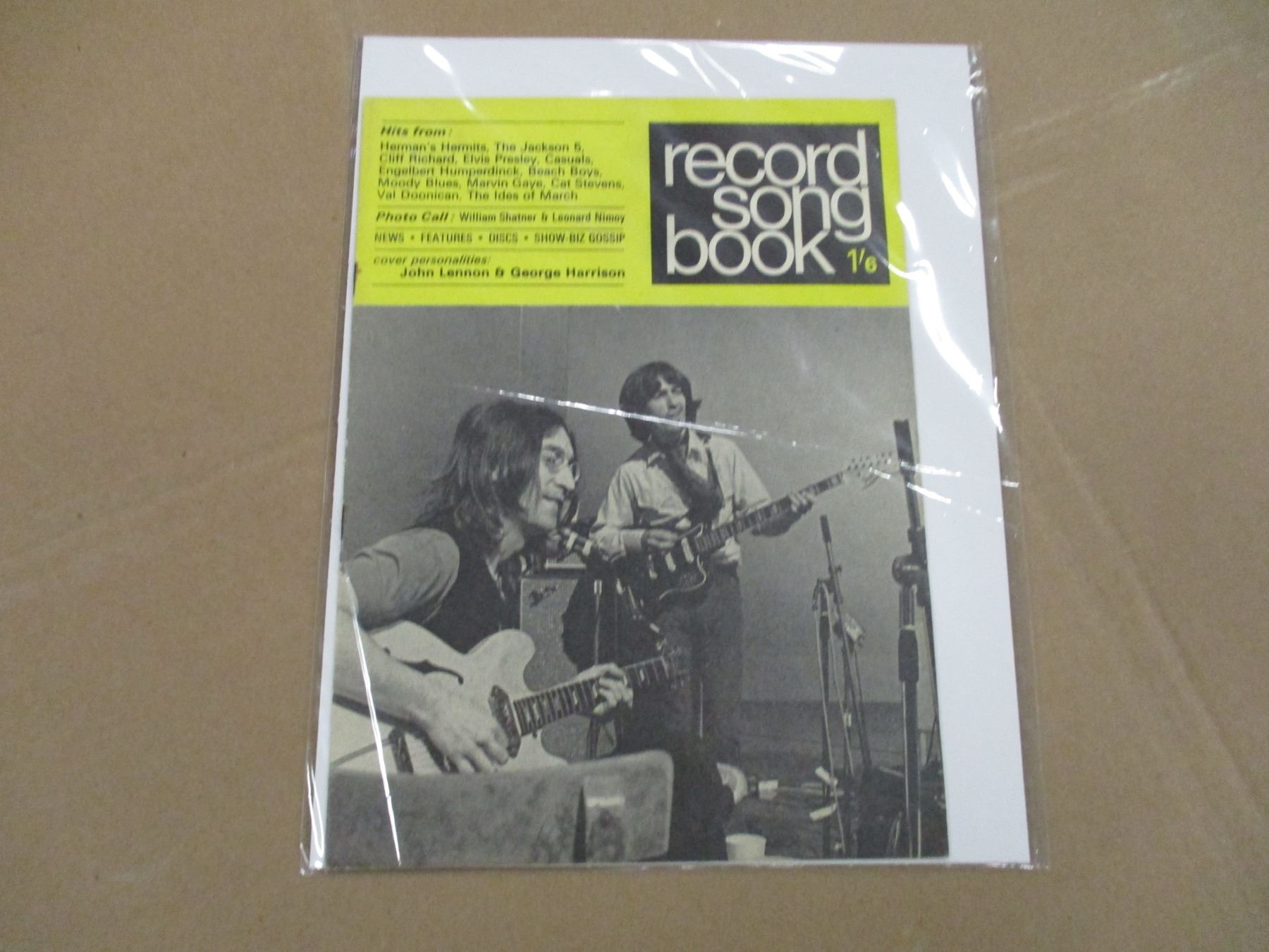 COLLECTIBLE: RECORD SONG BOOK "JOHN LENNON/GEORGE HARRISON" (YELLOW)