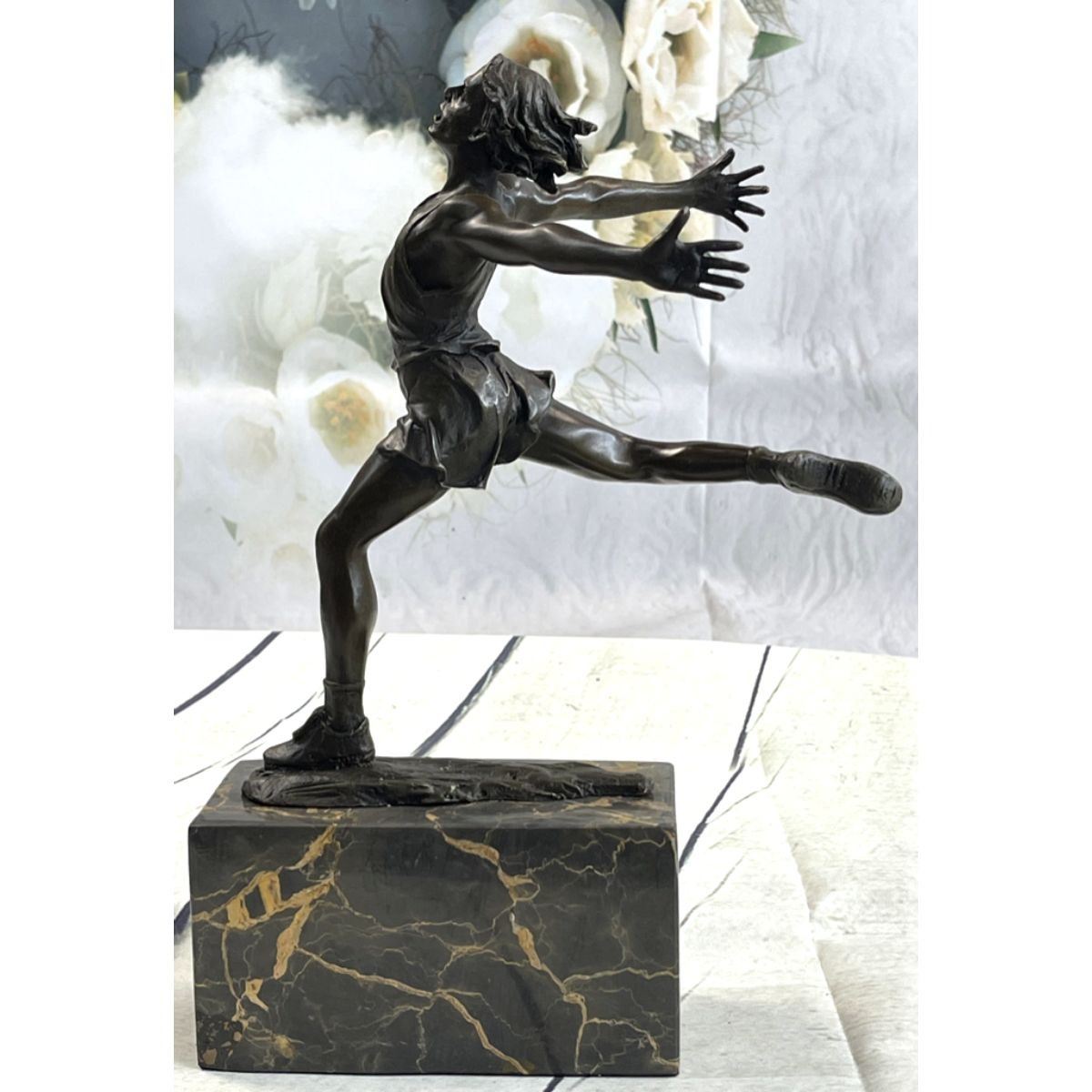 Track Marathon Runner Bronze Trophy, Sculpture